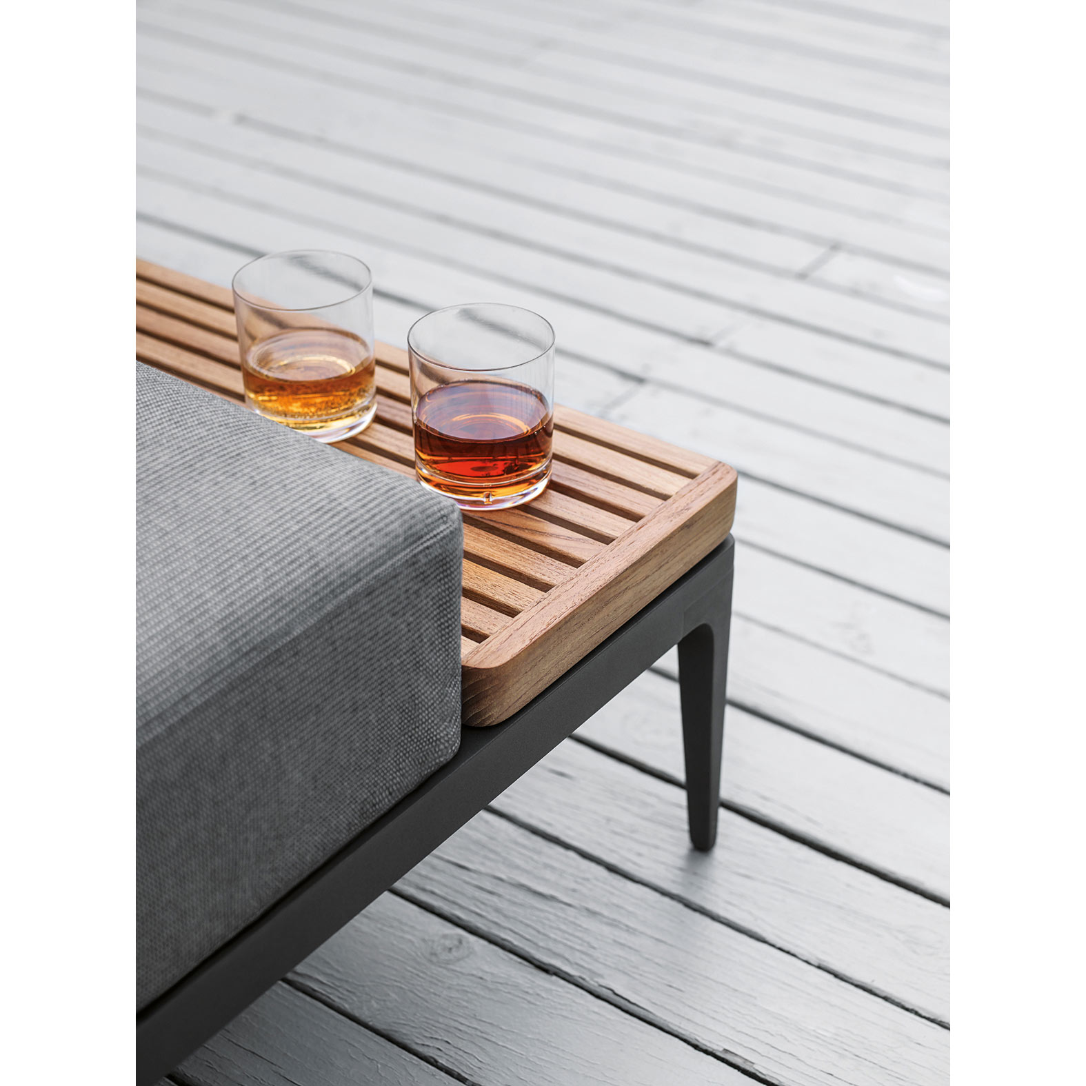 Gloster Grid Aluminum Right Side Chaise Lounge with Ledge | AuthenTEAK