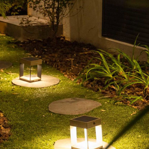 Les Jardins Blade Solar LED Anodized Aluminum Table Light | AuthenTEAK