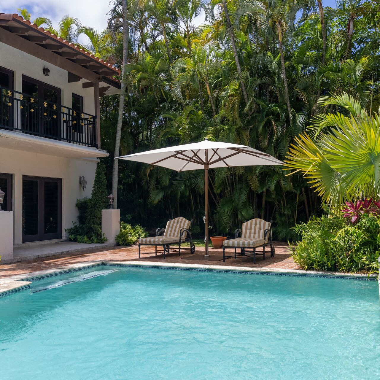 Tuuci Ocean Master Max Classic Square Aluminum Patio Umbrella | AuthenTEAK