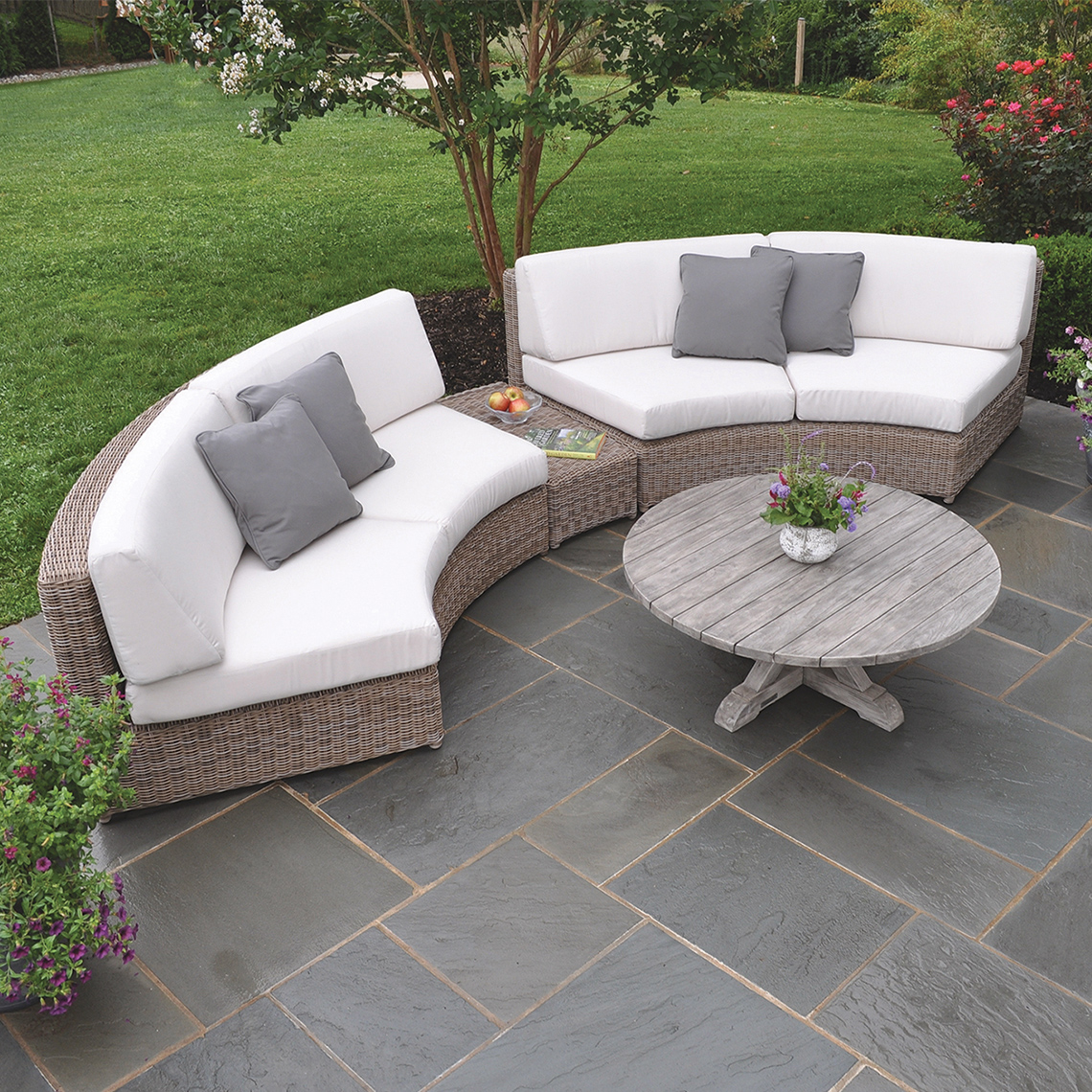 Kingsley Bate Sag Harbor 21.5" Woven Curved Wedge Table | AuthenTEAK