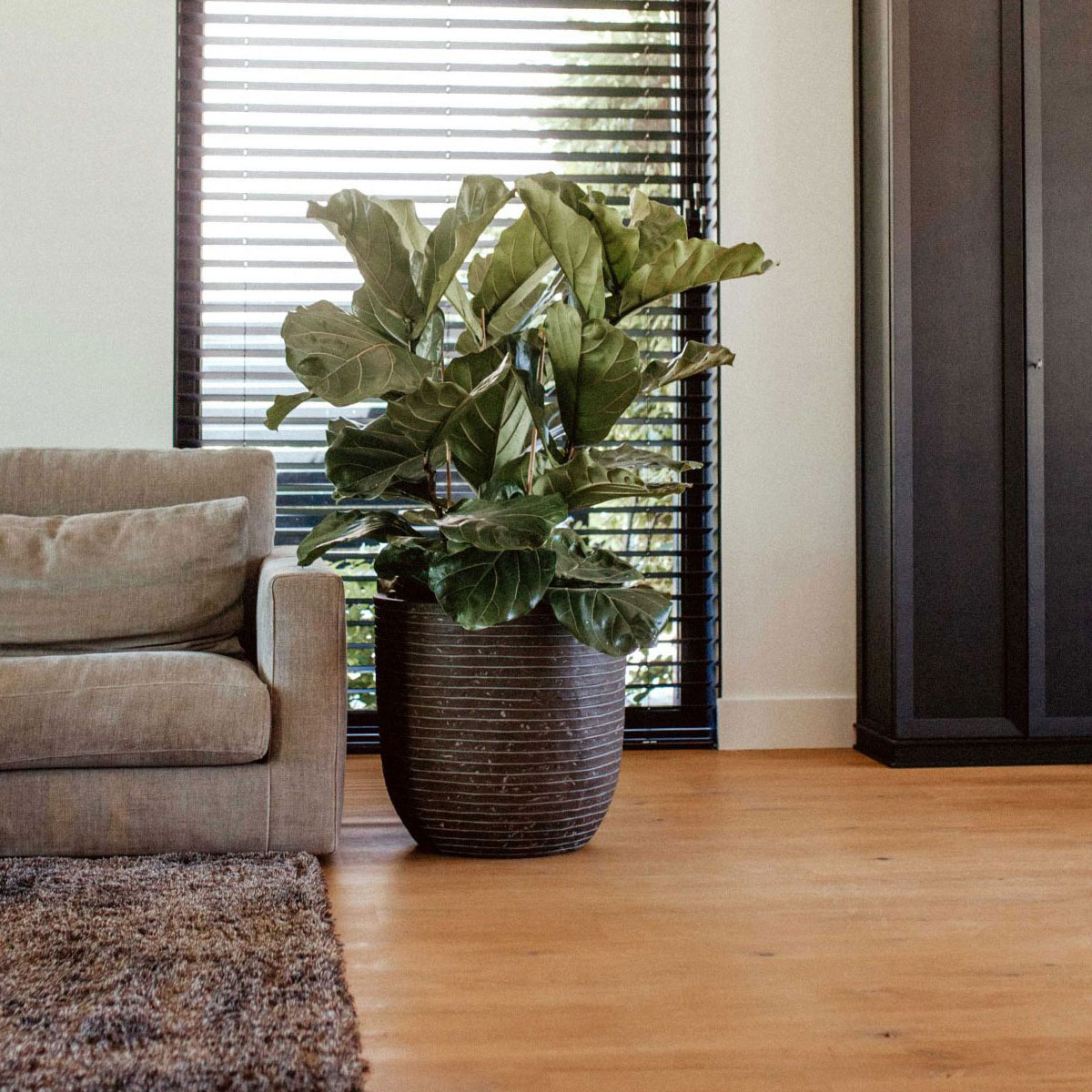 Capi Nature Row 17" Ball Planter Pot - Black | AuthenTEAK