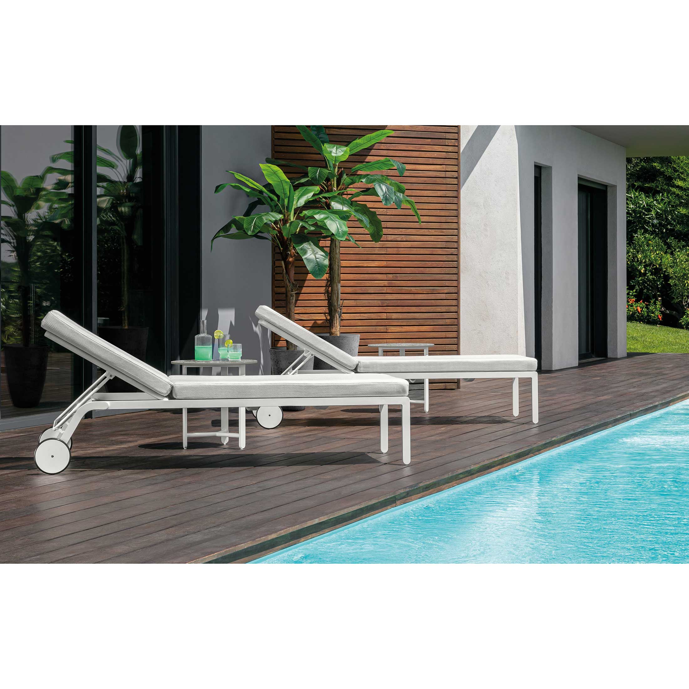 Talenti Riviera Stackable Aluminum Sunbed | AuthenTEAK