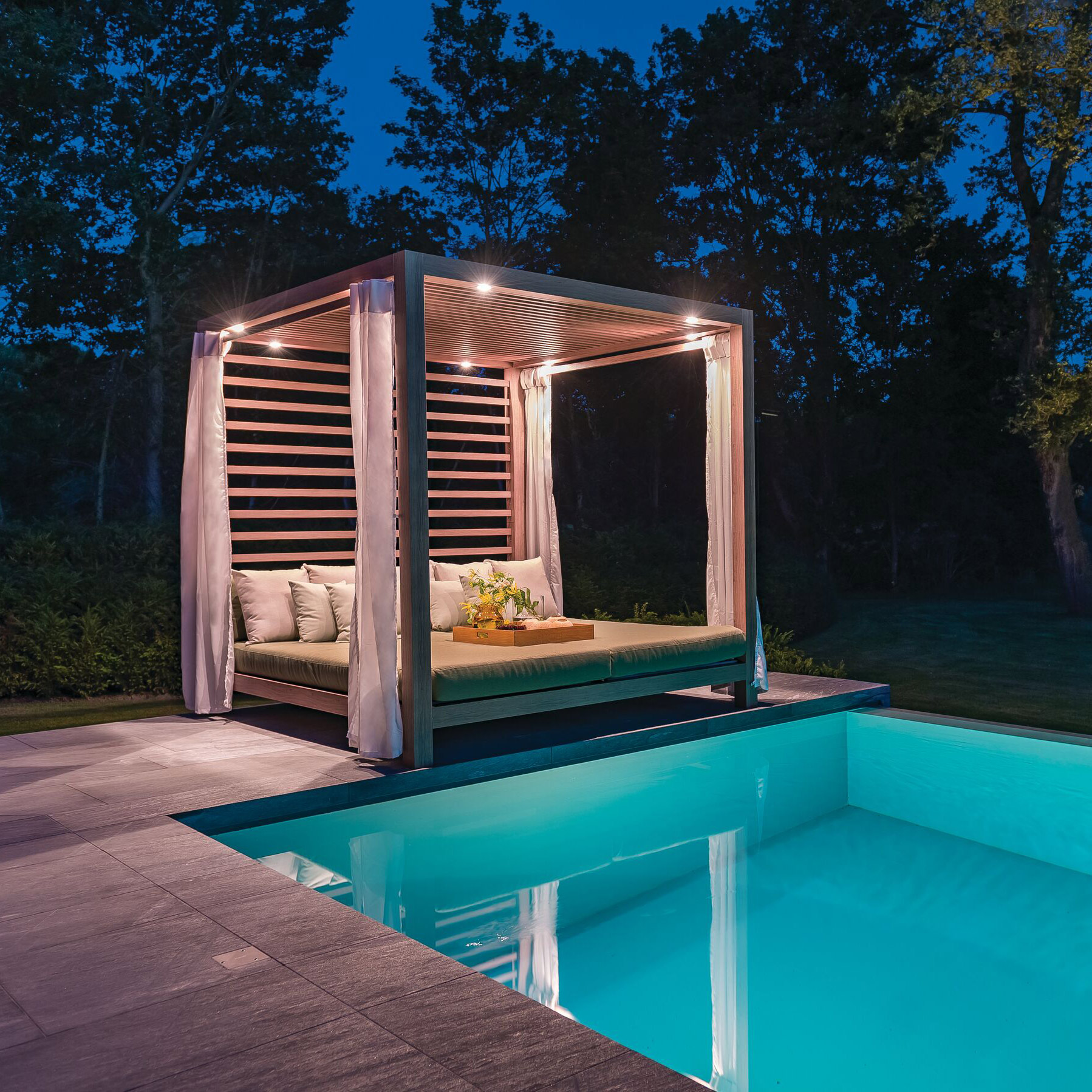 Tuuci Ocean Master M1 Solanox Aluminum Square Cabana | AuthenTEAK