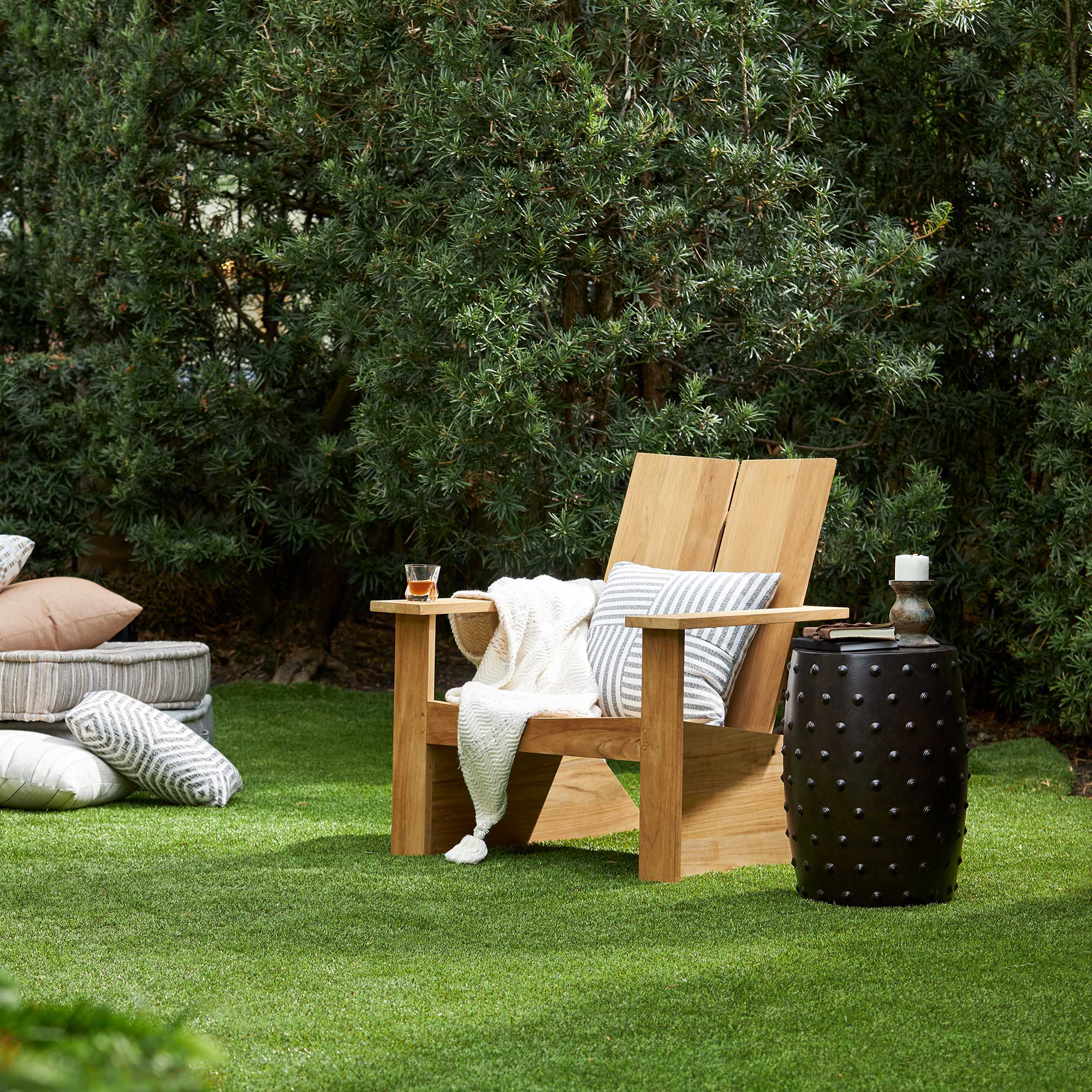 Lane Venture Hemingway 16" Aluminum Round Accent Table | AuthenTEAK