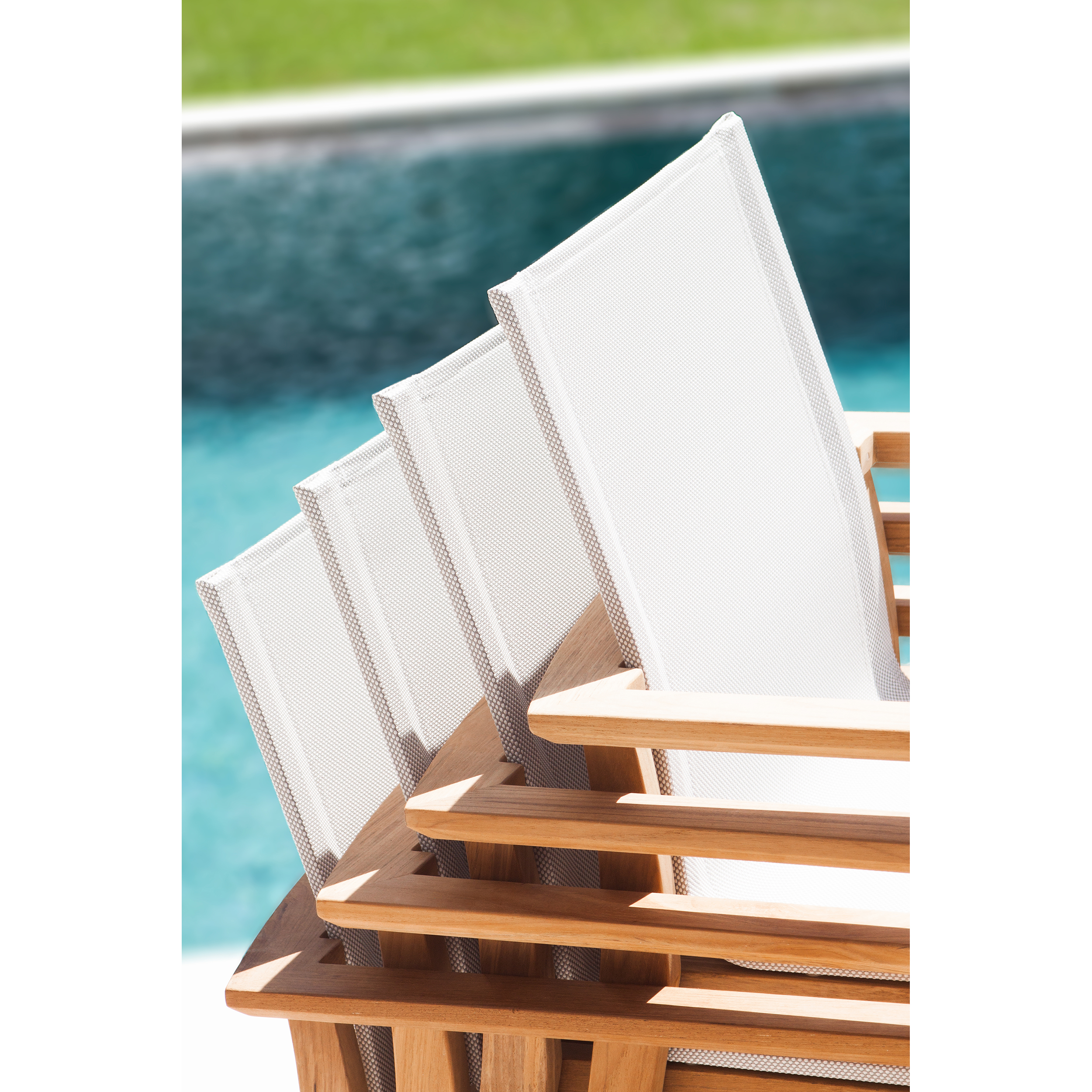 POVL Outdoor Menlo 5-Piece 47" Round Patio Dining Set | AuthenTEAK