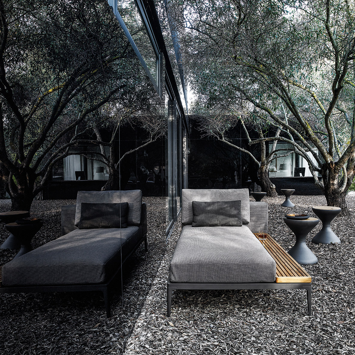 Gloster Grid Upholstered Right Chaise Outdoor Sectional Unit | AuthenTEAK