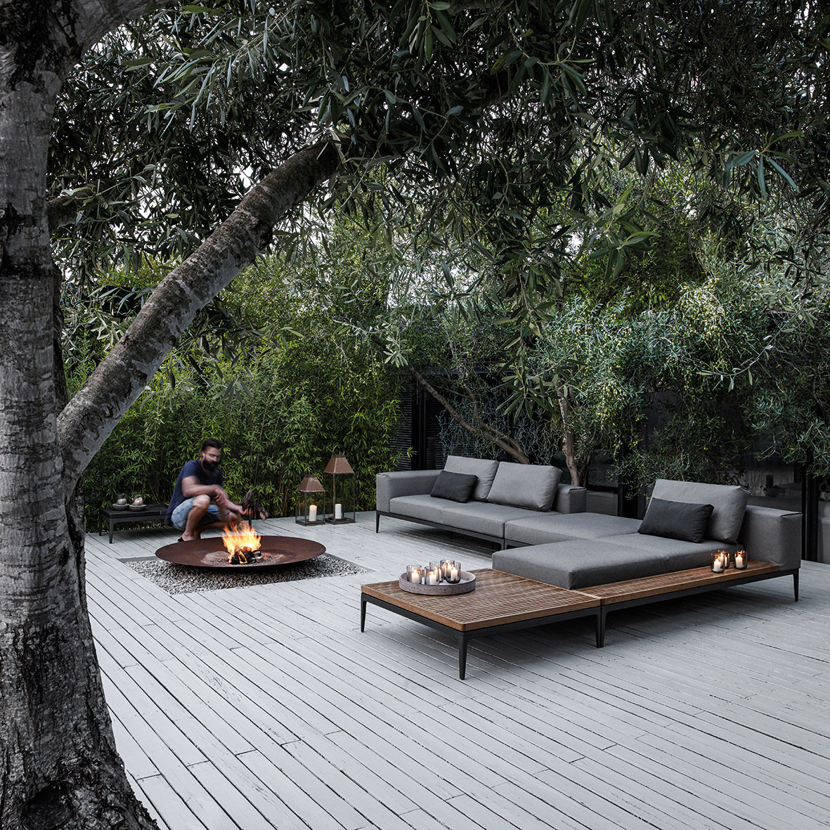 Gloster Grid Upholstered Right Chaise Outdoor Sectional Unit | AuthenTEAK