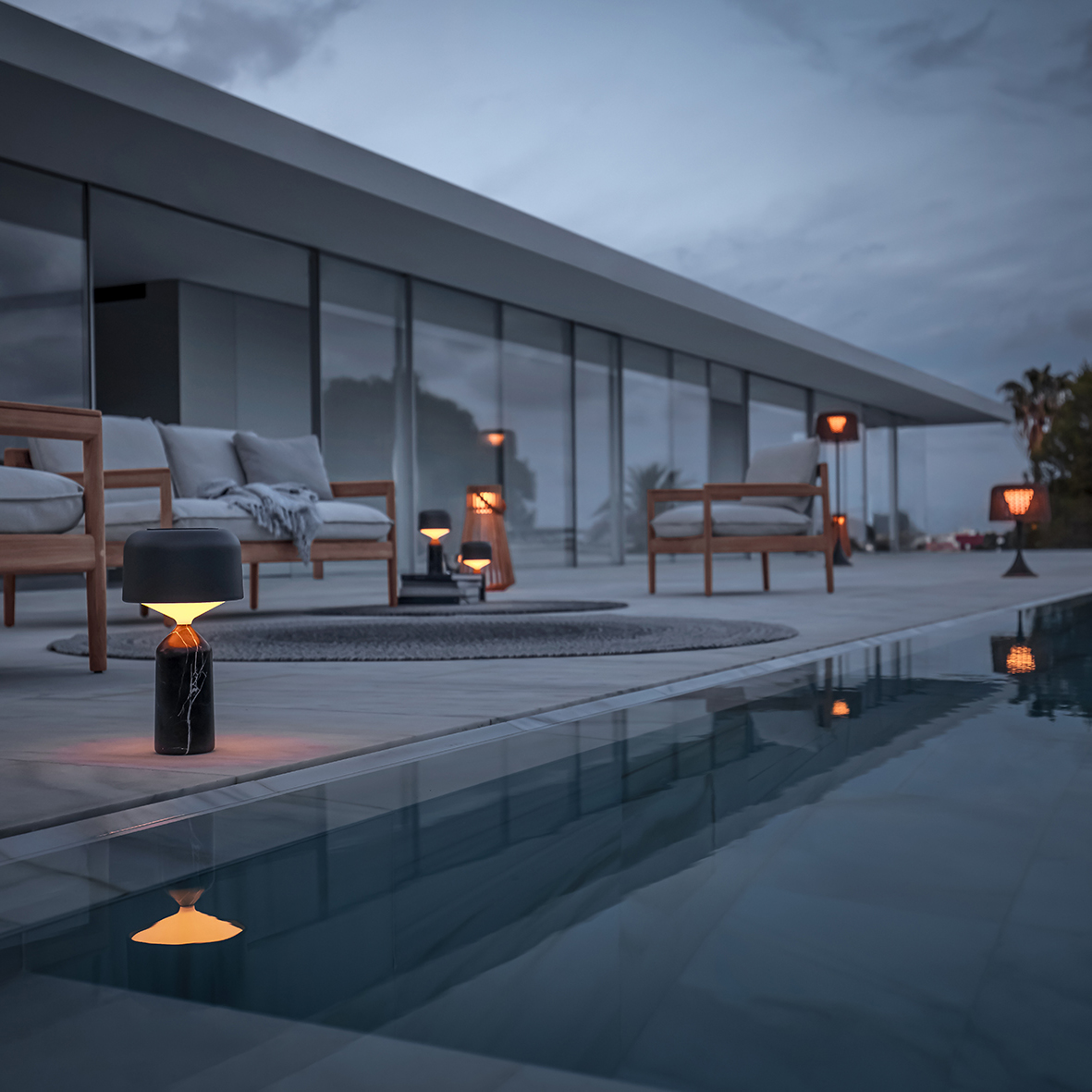 Gloster Ambient Pebble Small Solar LED Table Lamp | AuthenTEAK