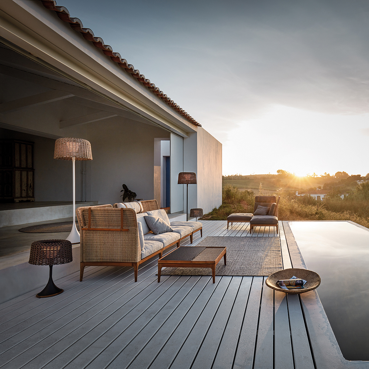 Gloster Lima Woven High Back Corner/End Outdoor Sectional Unit | AuthenTEAK